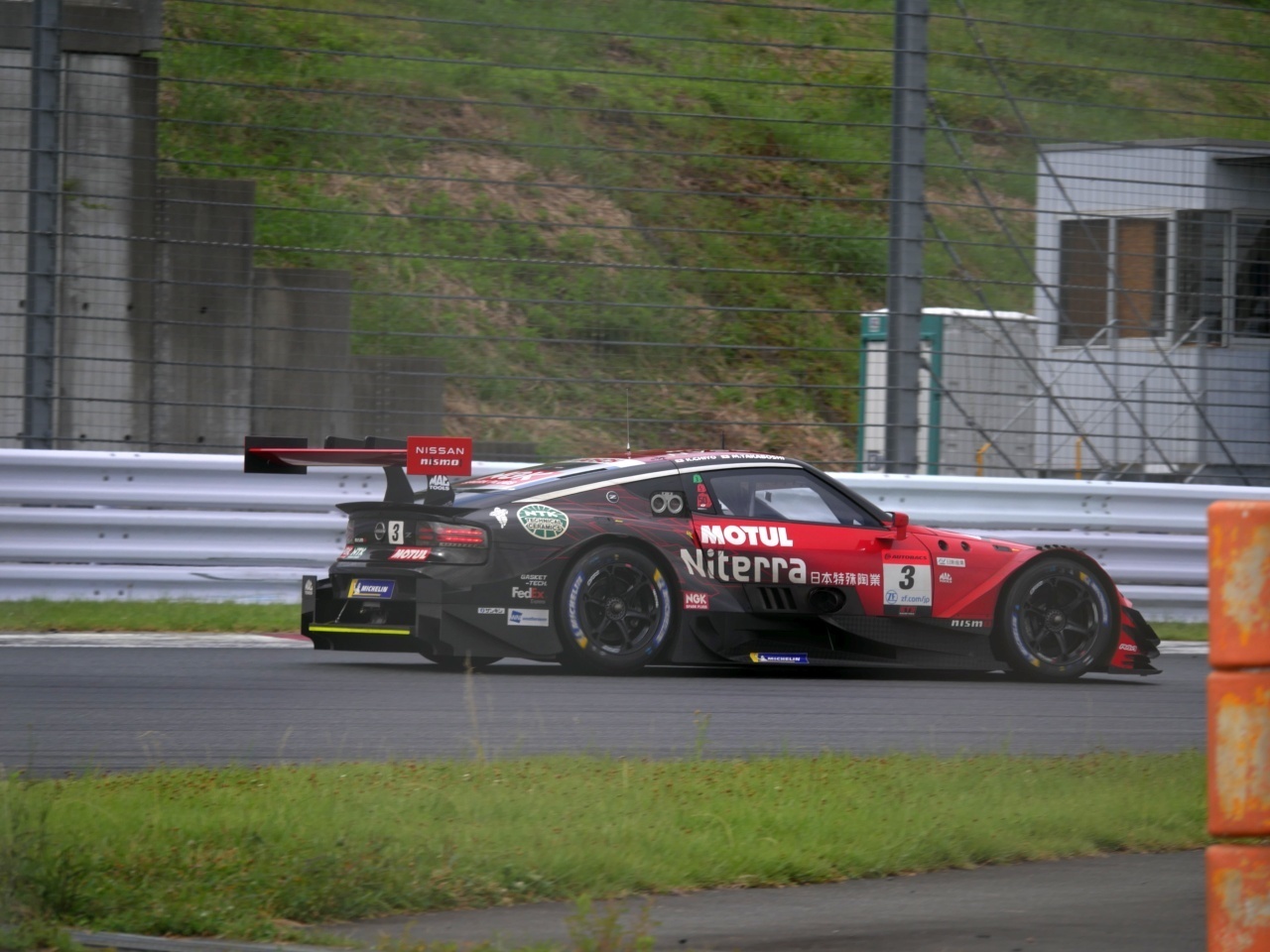 Super GT第4戦、雨の後が本番: レースとレールと、車に乗って