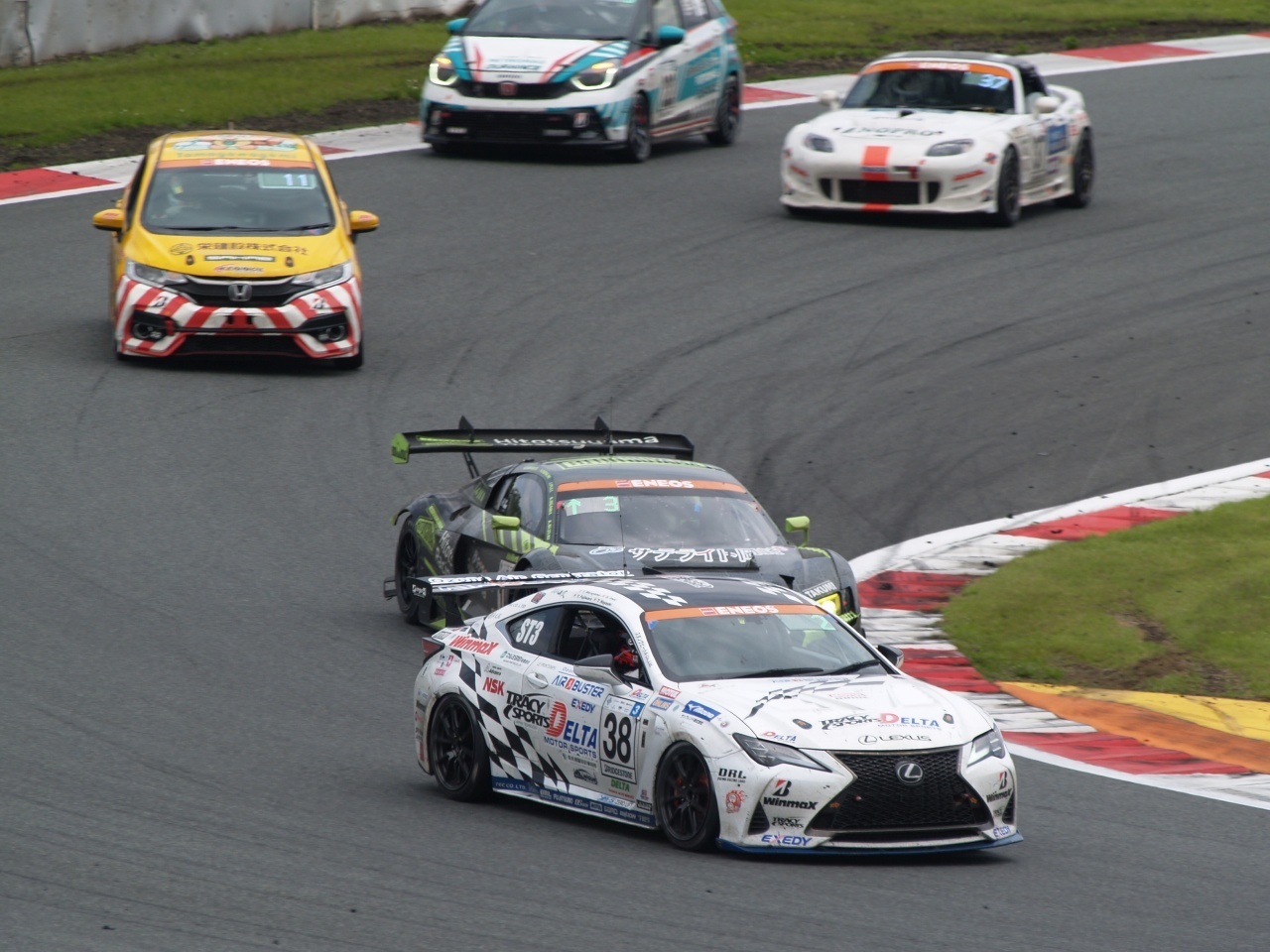 富士24時間レース観戦その4 E-300で撮影: レースとレールと、車に乗って